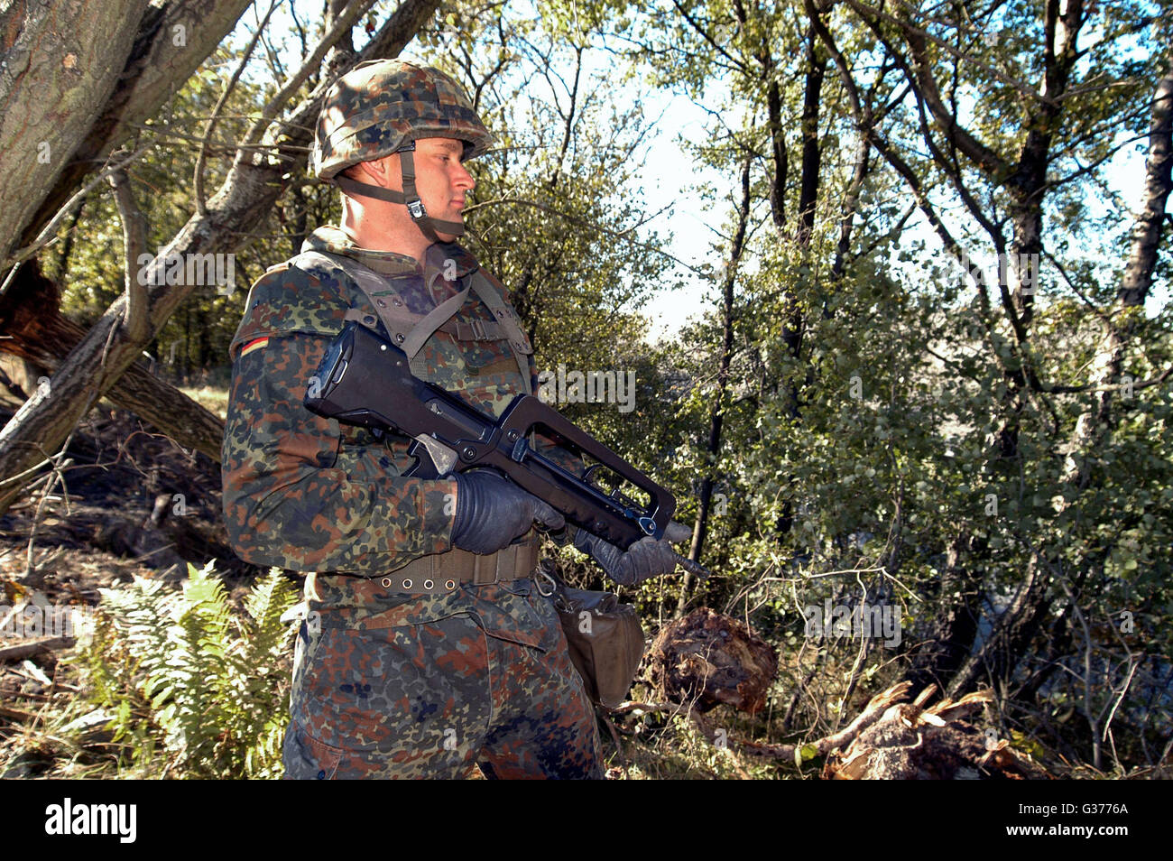Spanish army rifle hi-res stock photography and images - Alamy