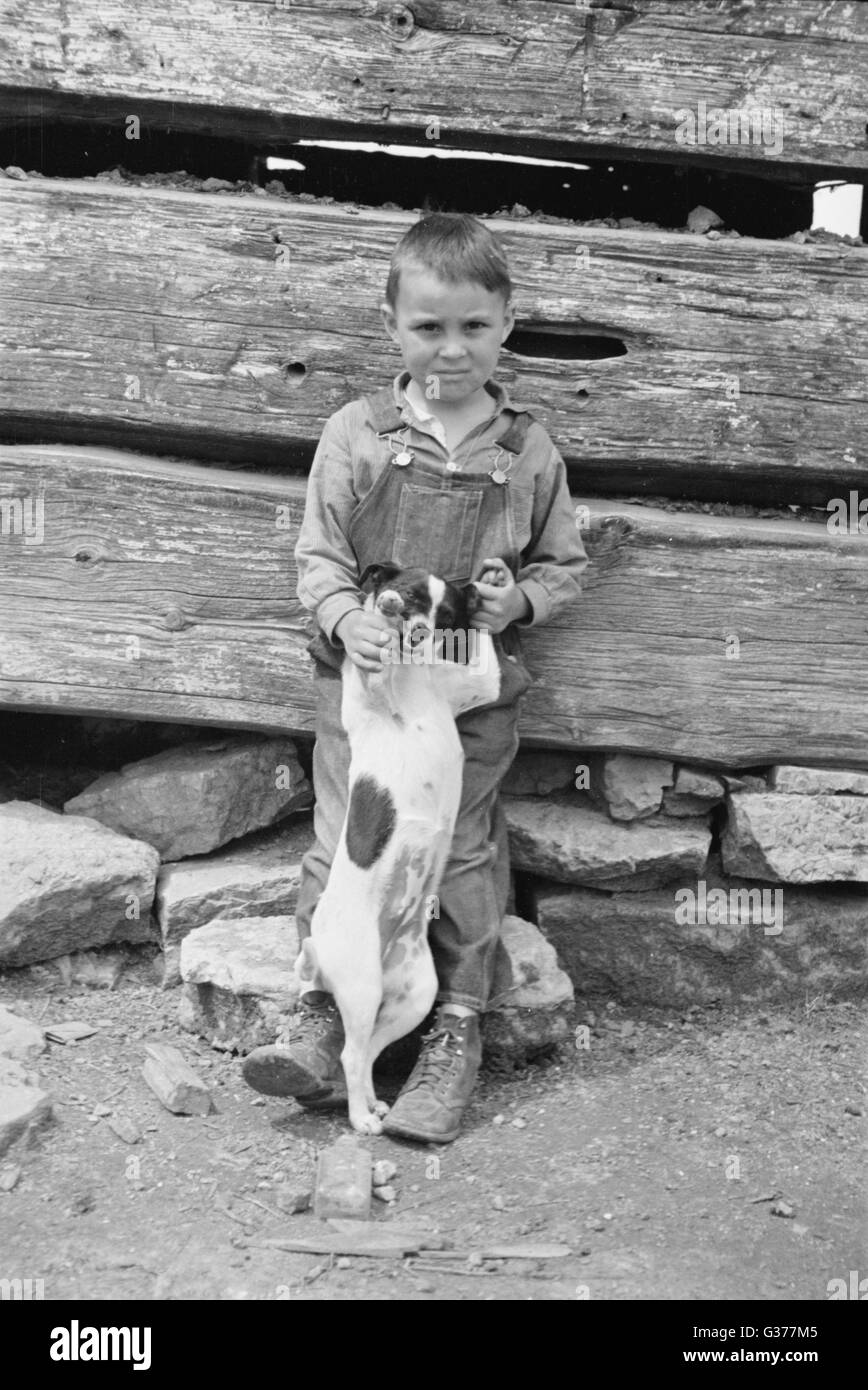 Untitled boy hi-res stock photography and images - Alamy