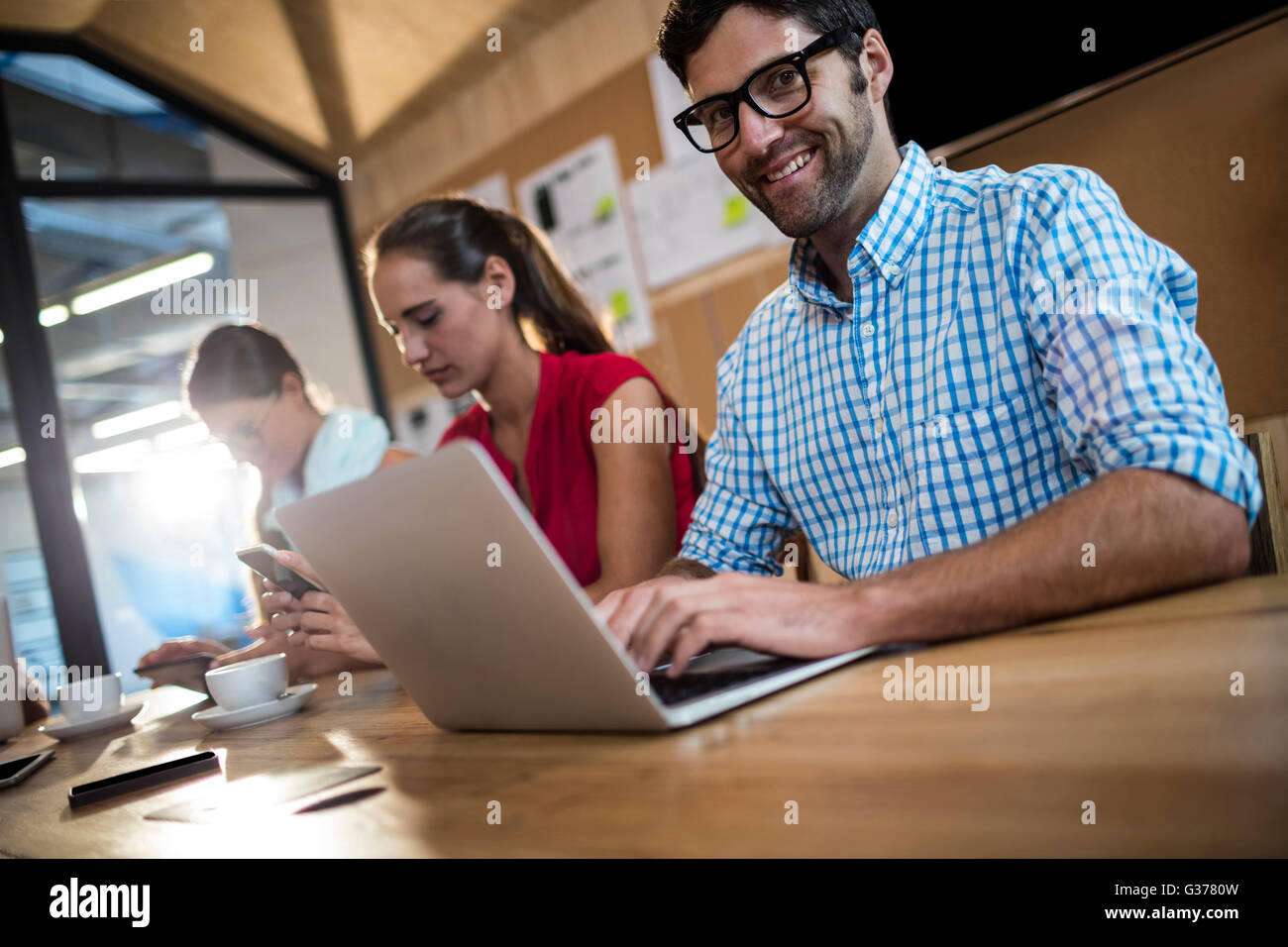 Technology and business team hi-res stock photography and images - Alamy