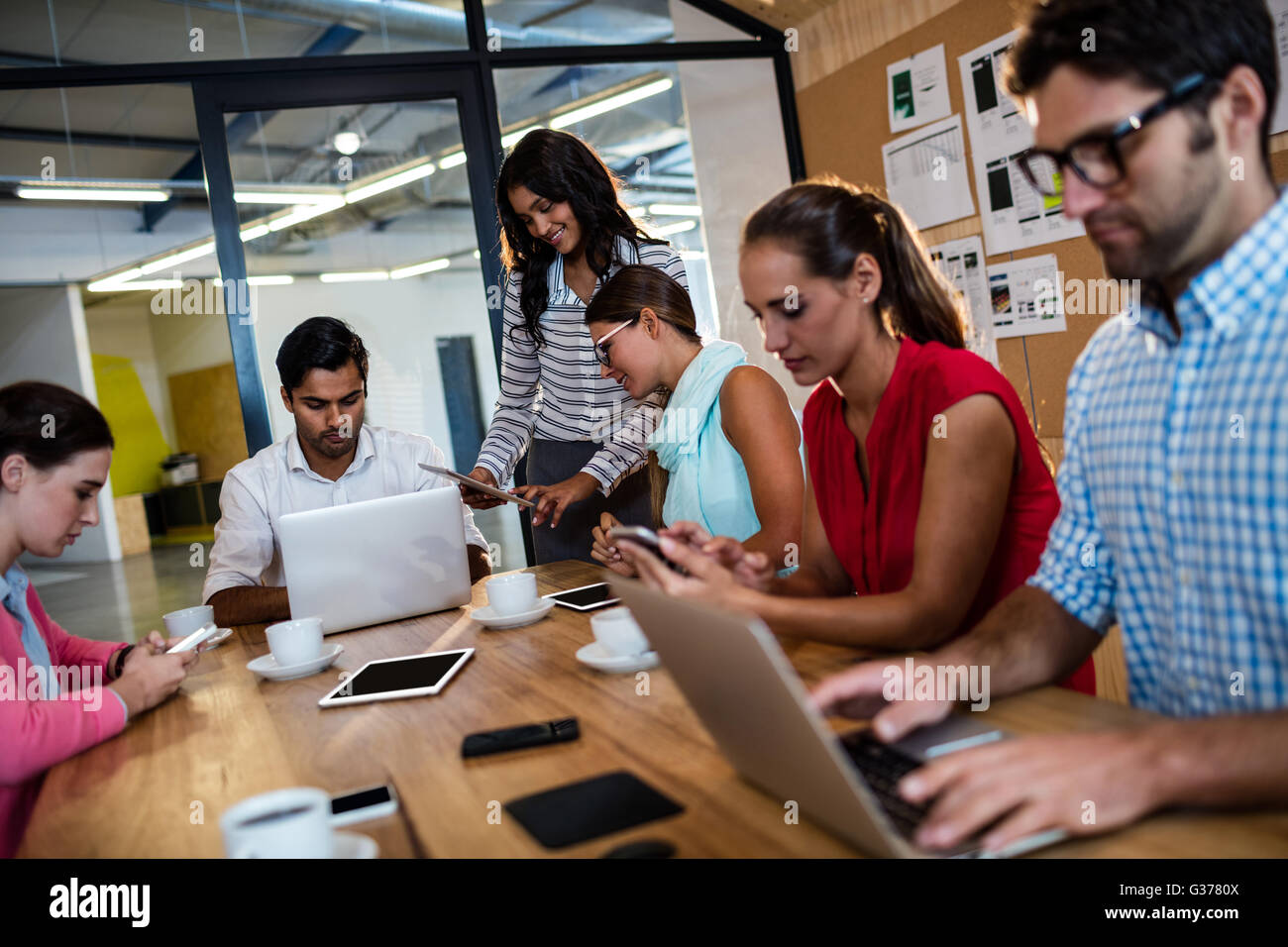 Technology and business team hi-res stock photography and images - Alamy
