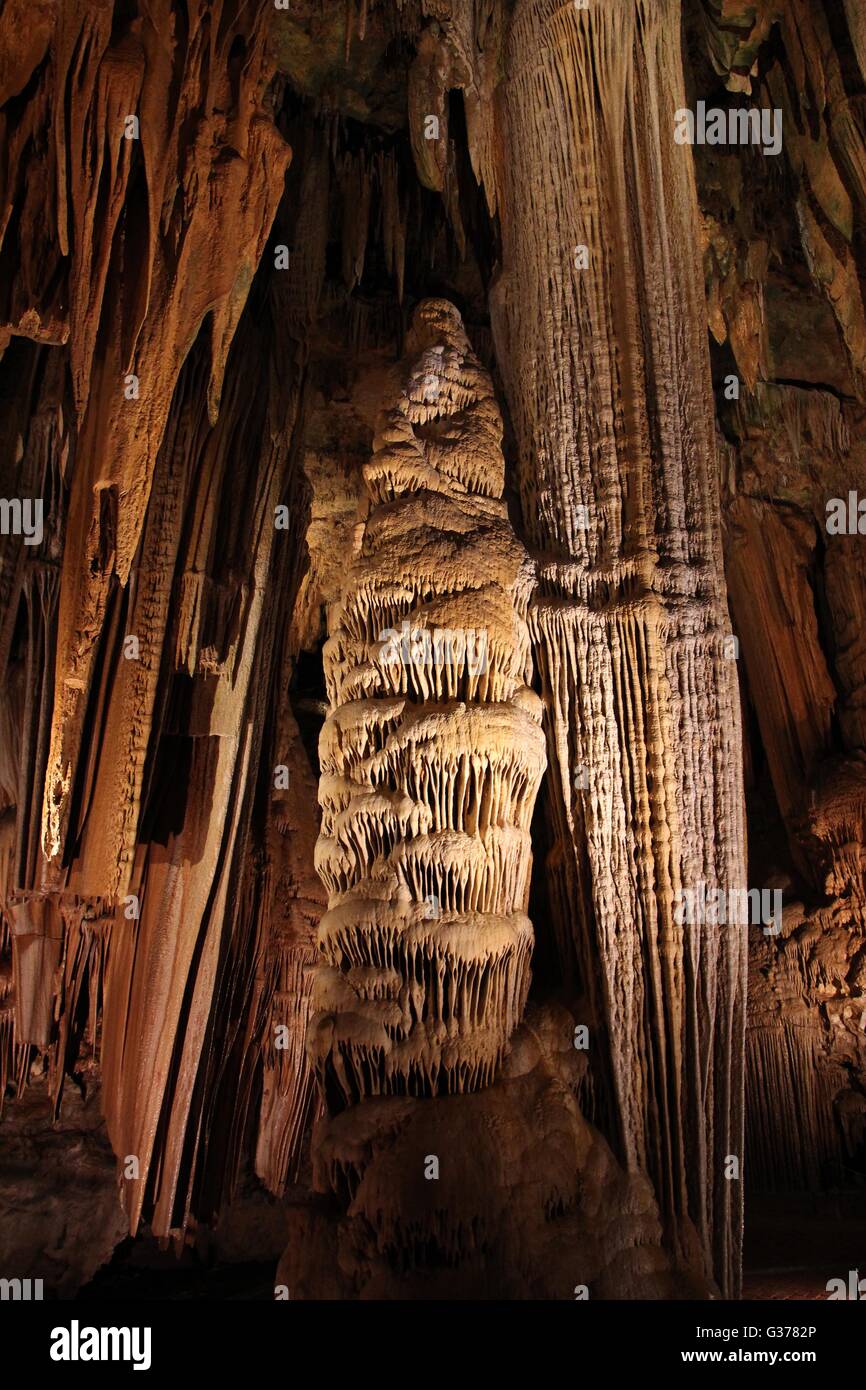 Cave formations hi-res stock photography and images - Alamy