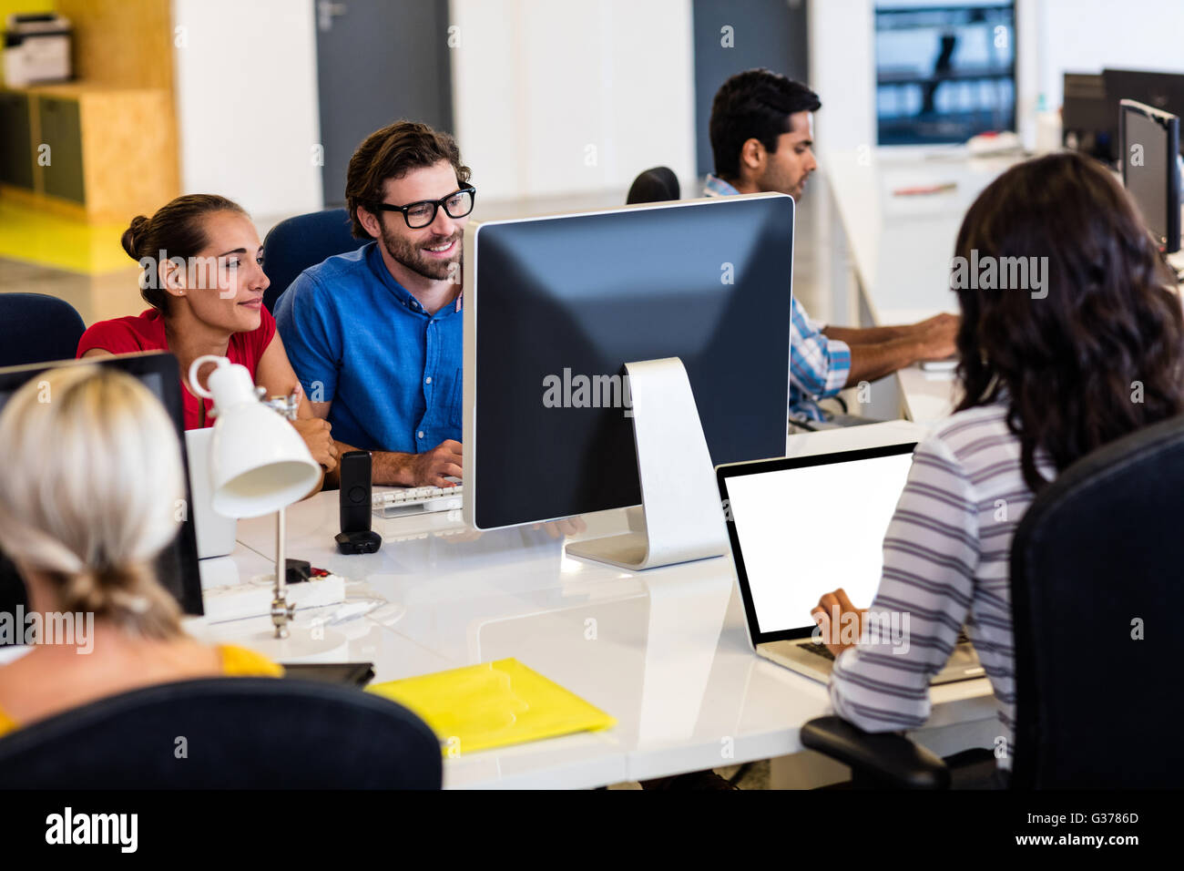 Business people technology hi-res stock photography and images - Alamy