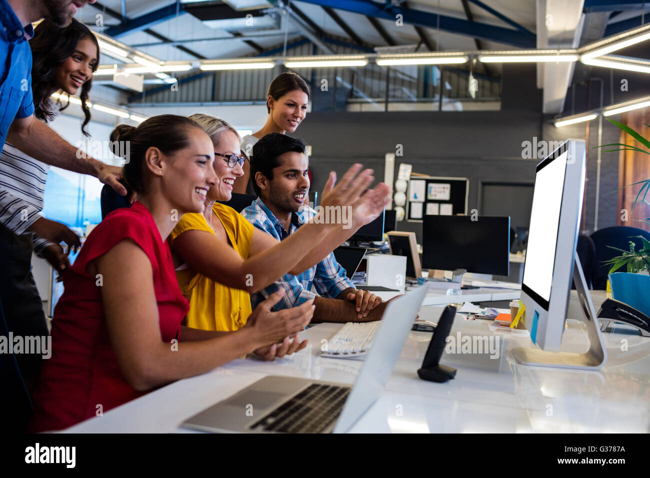 Casual business team working on one computer Stock Photo - Alamy