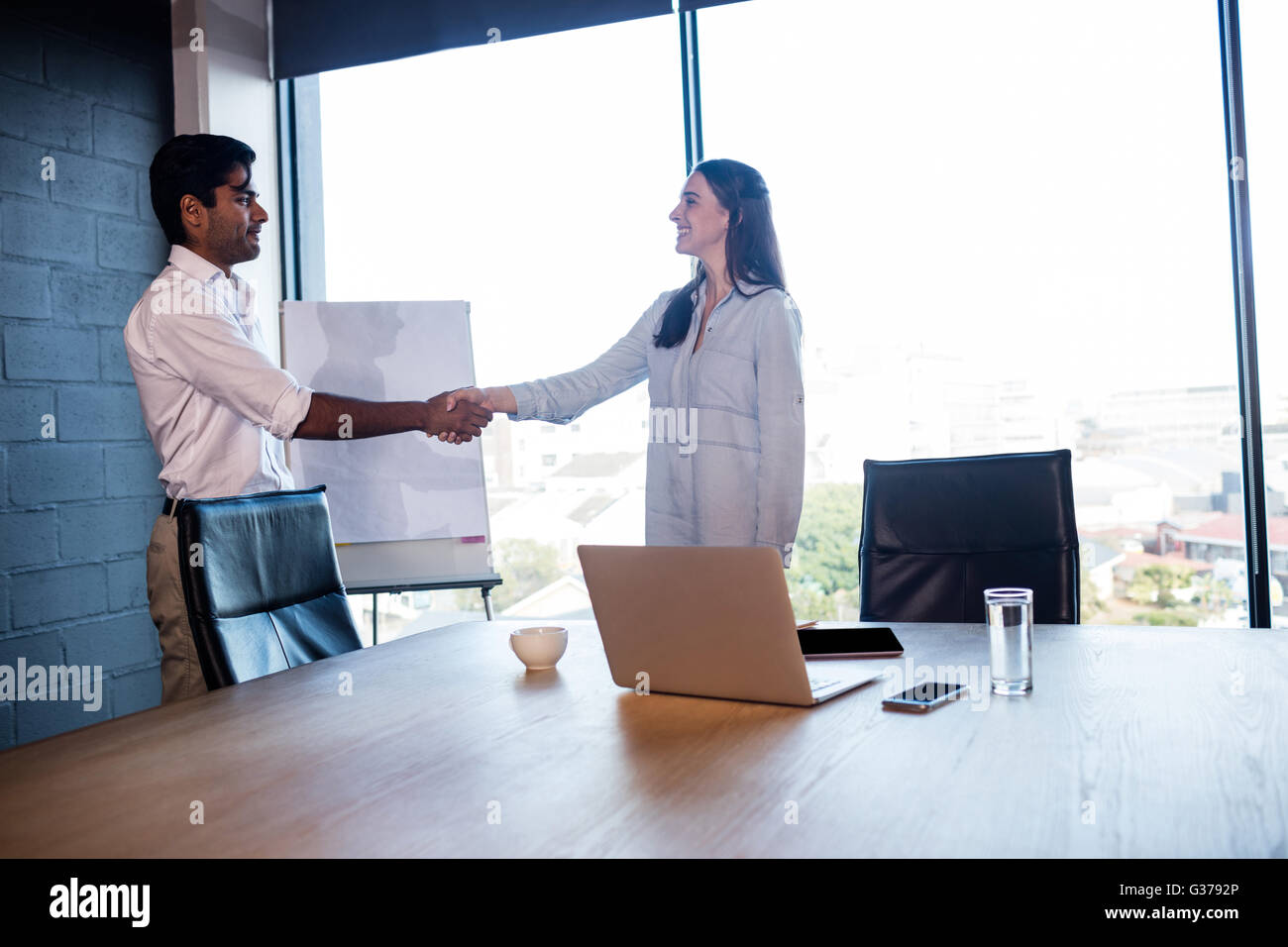 Hands reaching business hi-res stock photography and images - Alamy