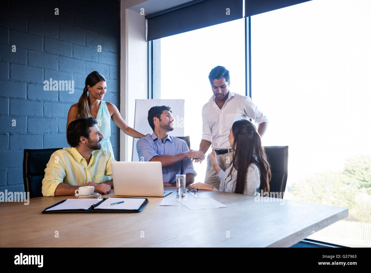 Group around office table hi-res stock photography and images - Alamy