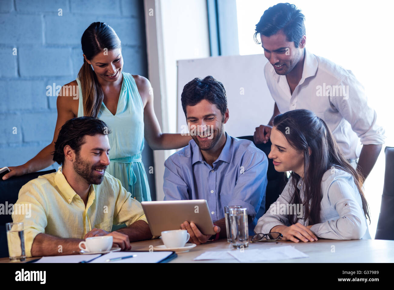 Smiling coworkers hi-res stock photography and images - Alamy