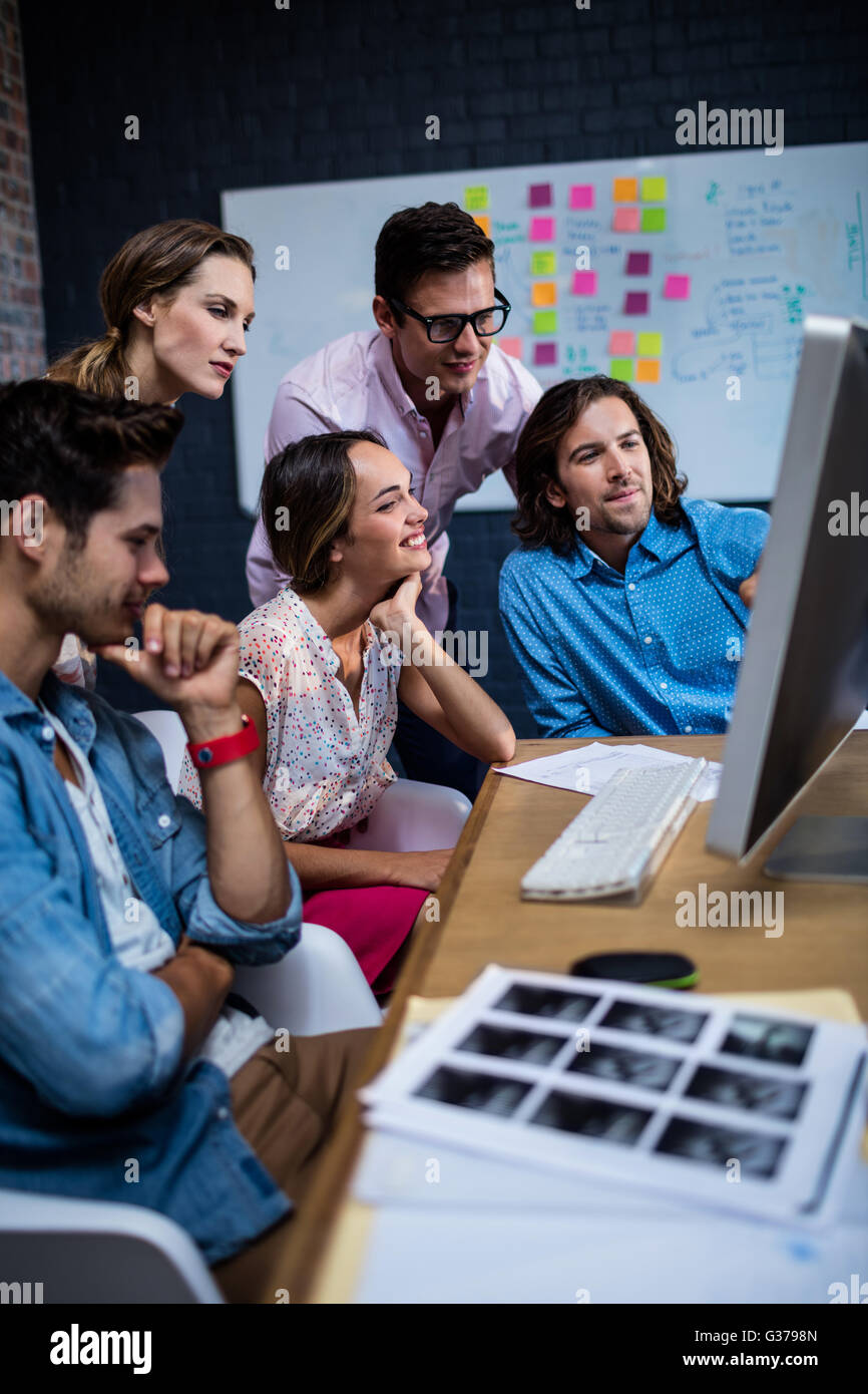 People watching computer screen hi-res stock photography and images - Alamy
