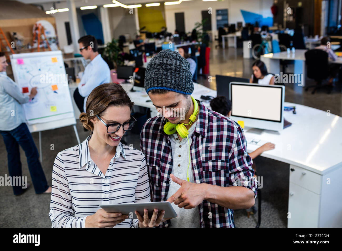 Two business people tablet screen hi-res stock photography and images ...