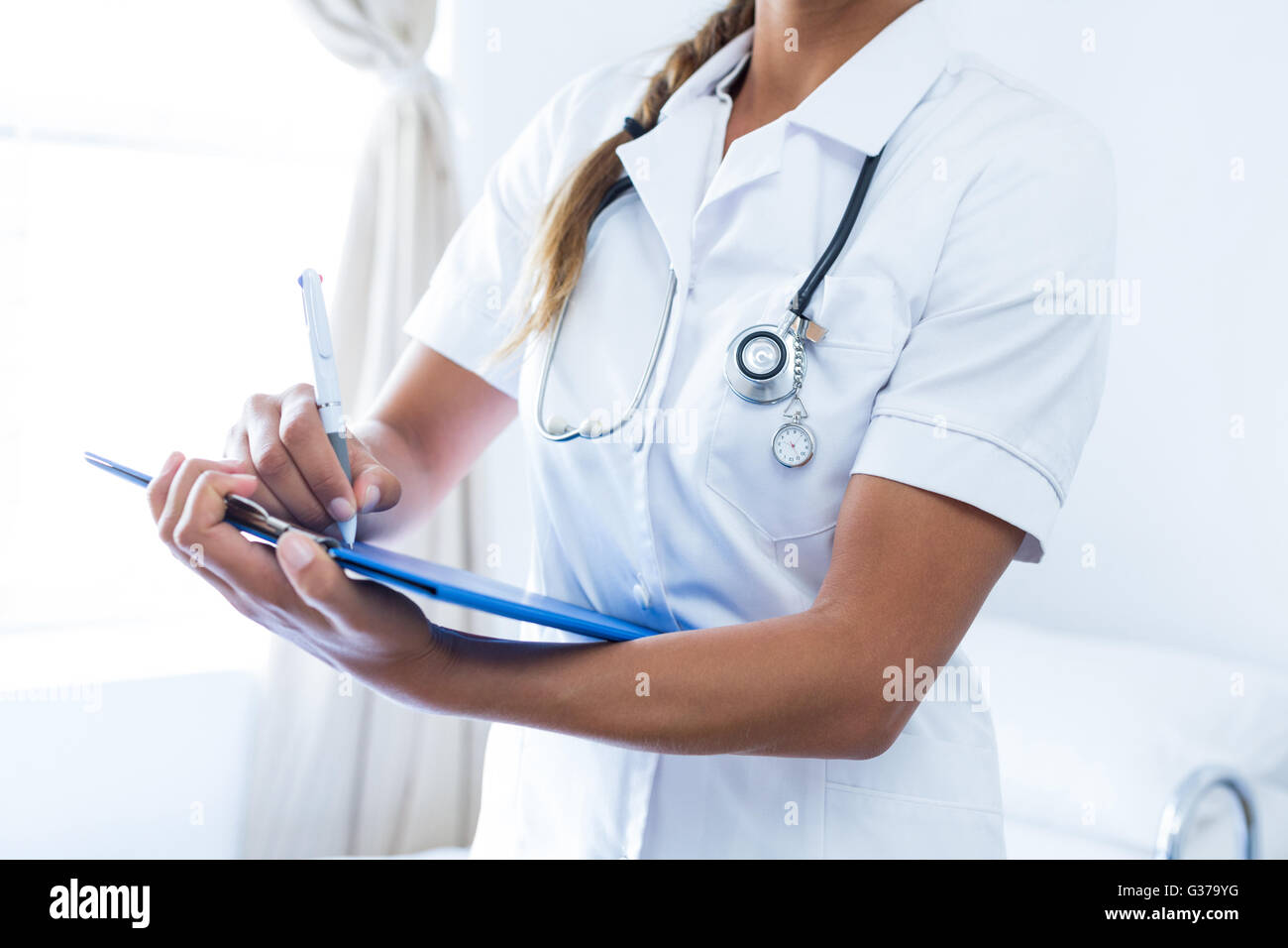 Doctor writing hi-res stock photography and images - Alamy