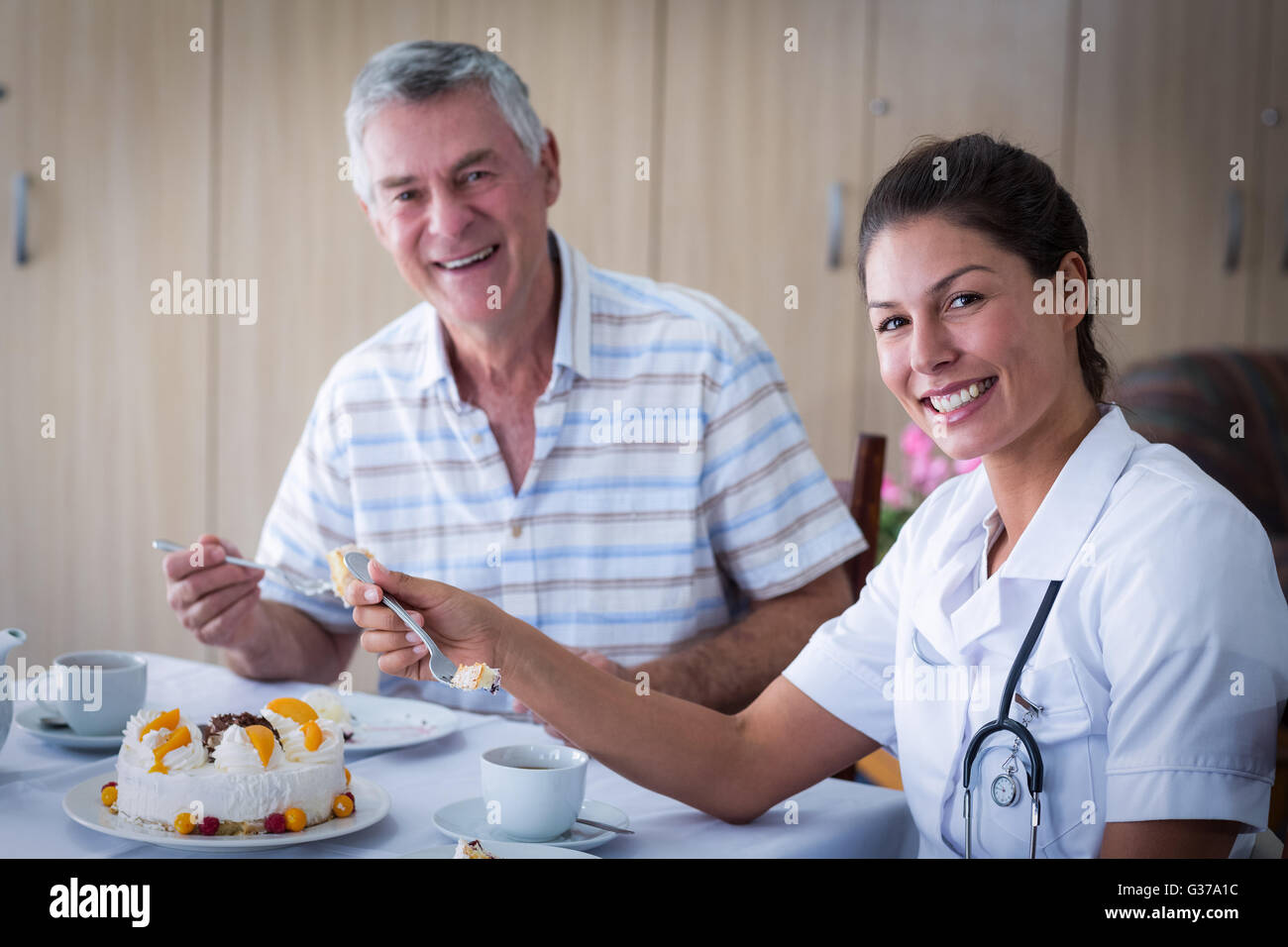 Happy retirement cake hi-res stock photography and images - Alamy