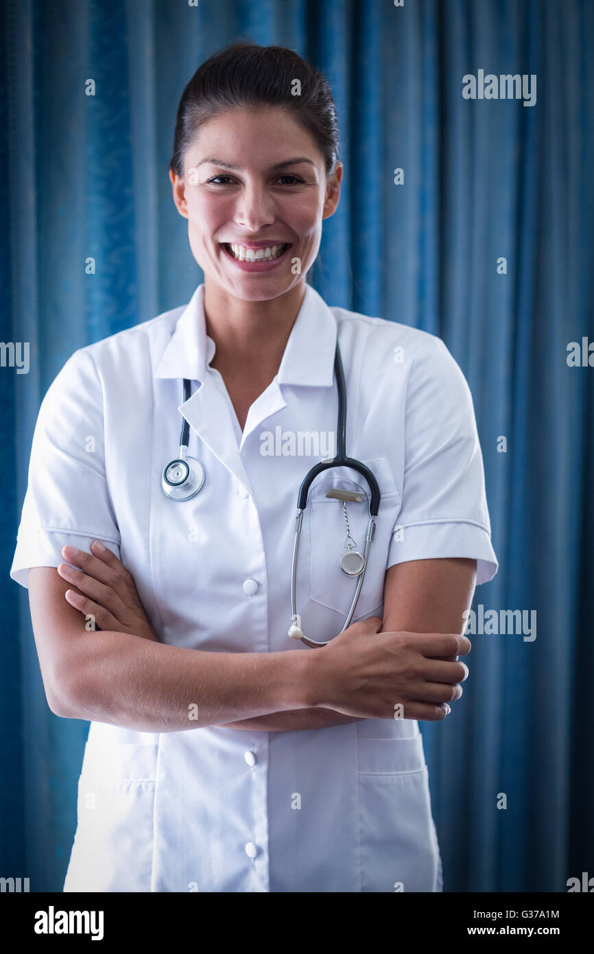 Female doctor standing arms crossed hi-res stock photography and images ...