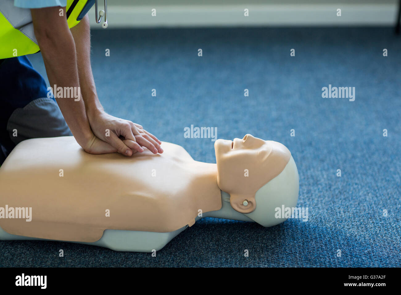 Female paramedic during cardiopulmonary resuscitation training Stock Photo - Alamy