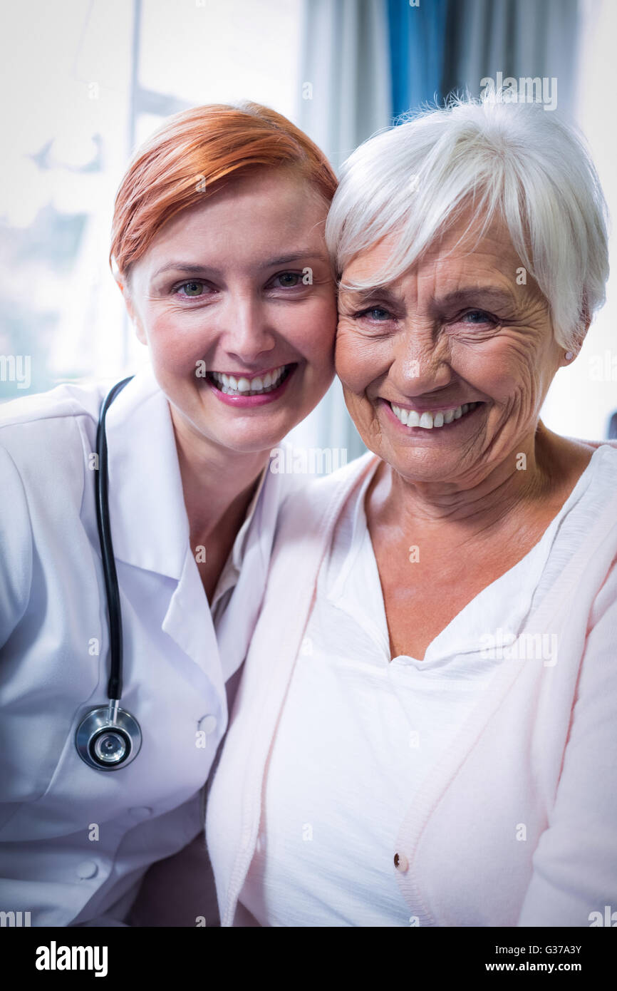 Portrait doctor patient hi-res stock photography and images - Alamy