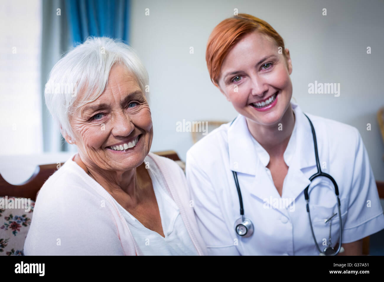 Portrait doctor patient hi-res stock photography and images - Alamy