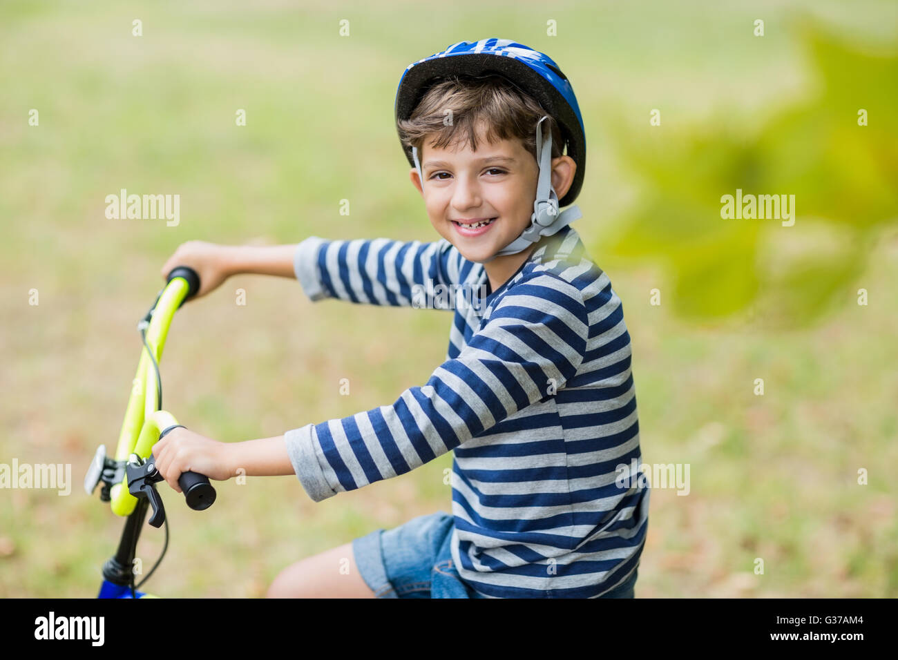 Portrait of smiling boy riding a bicycle Stock Photo - Alamy