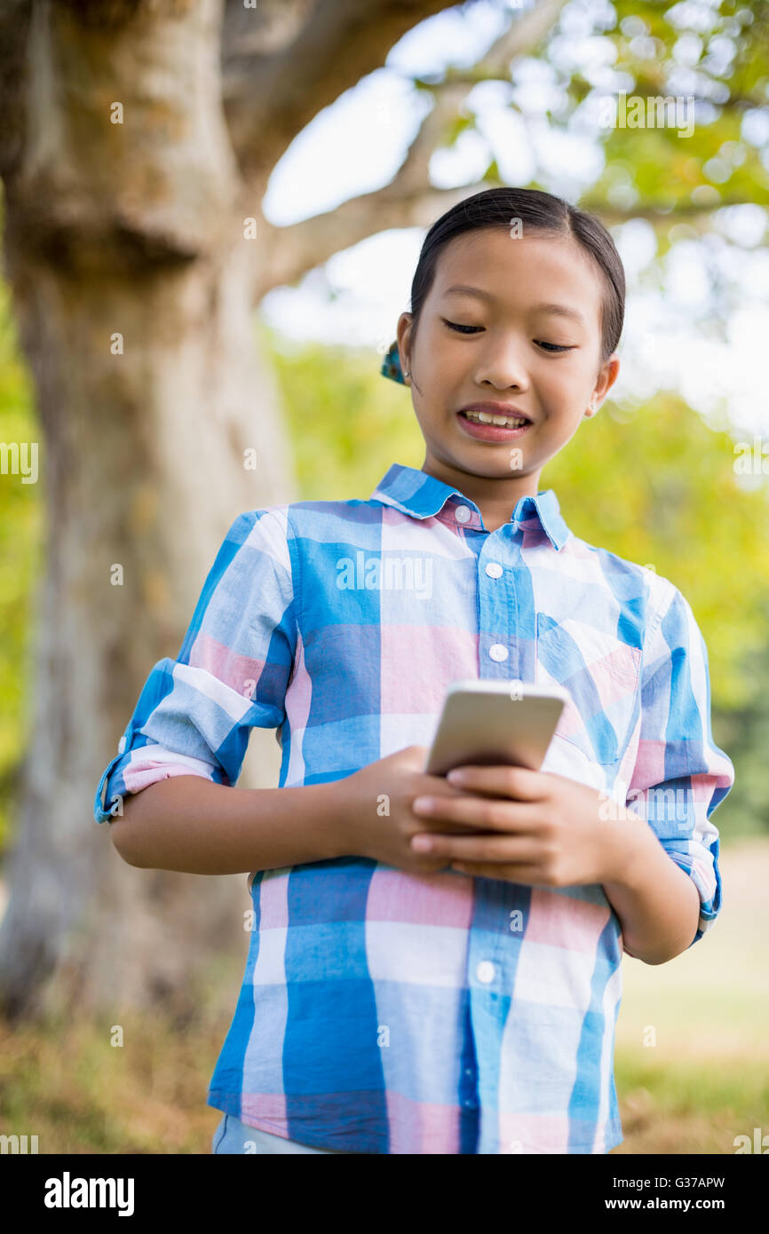 Girl smiling at phone hi-res stock photography and images - Alamy