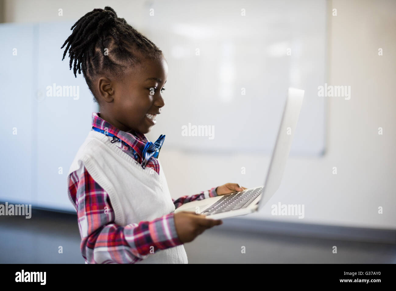 Black girl student using laptop hi-res stock photography and images - Alamy