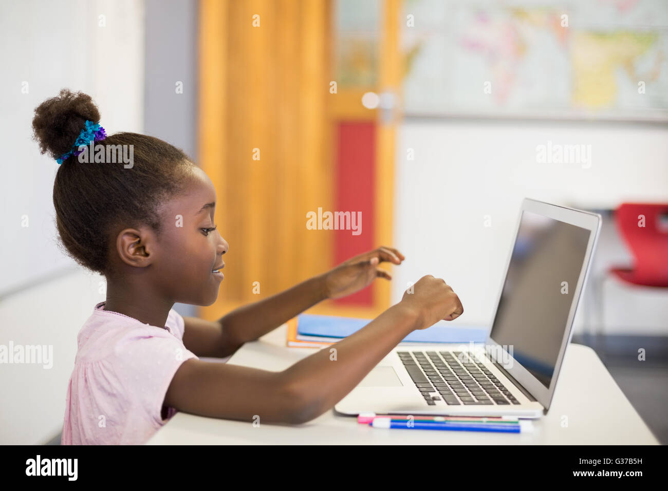 Schoolgirl laptop hi-res stock photography and images - Alamy