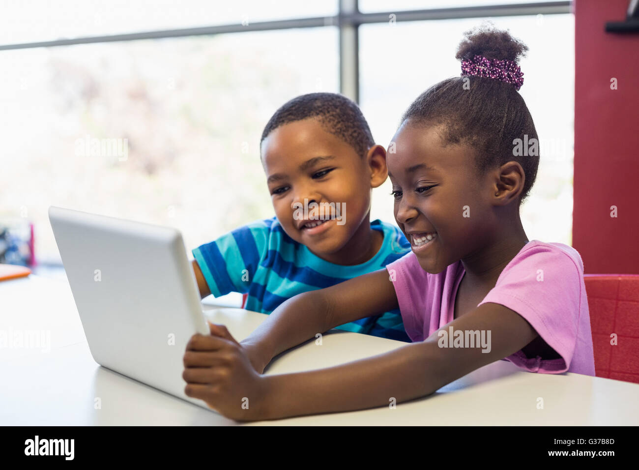 Kids in a classroom hi-res stock photography and images - Alamy