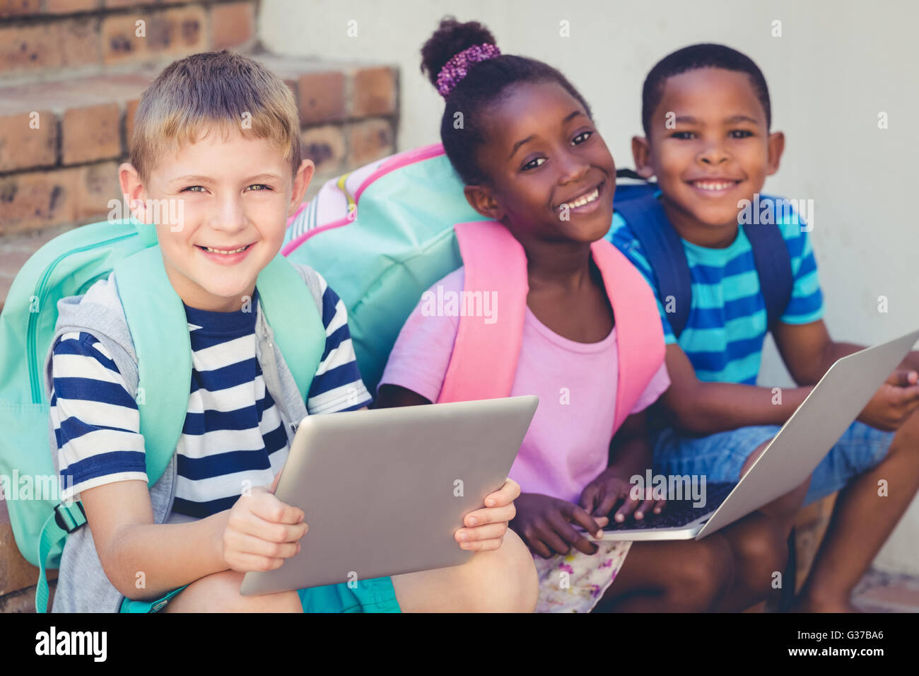 Kids on laptop hi-res stock photography and images - Alamy