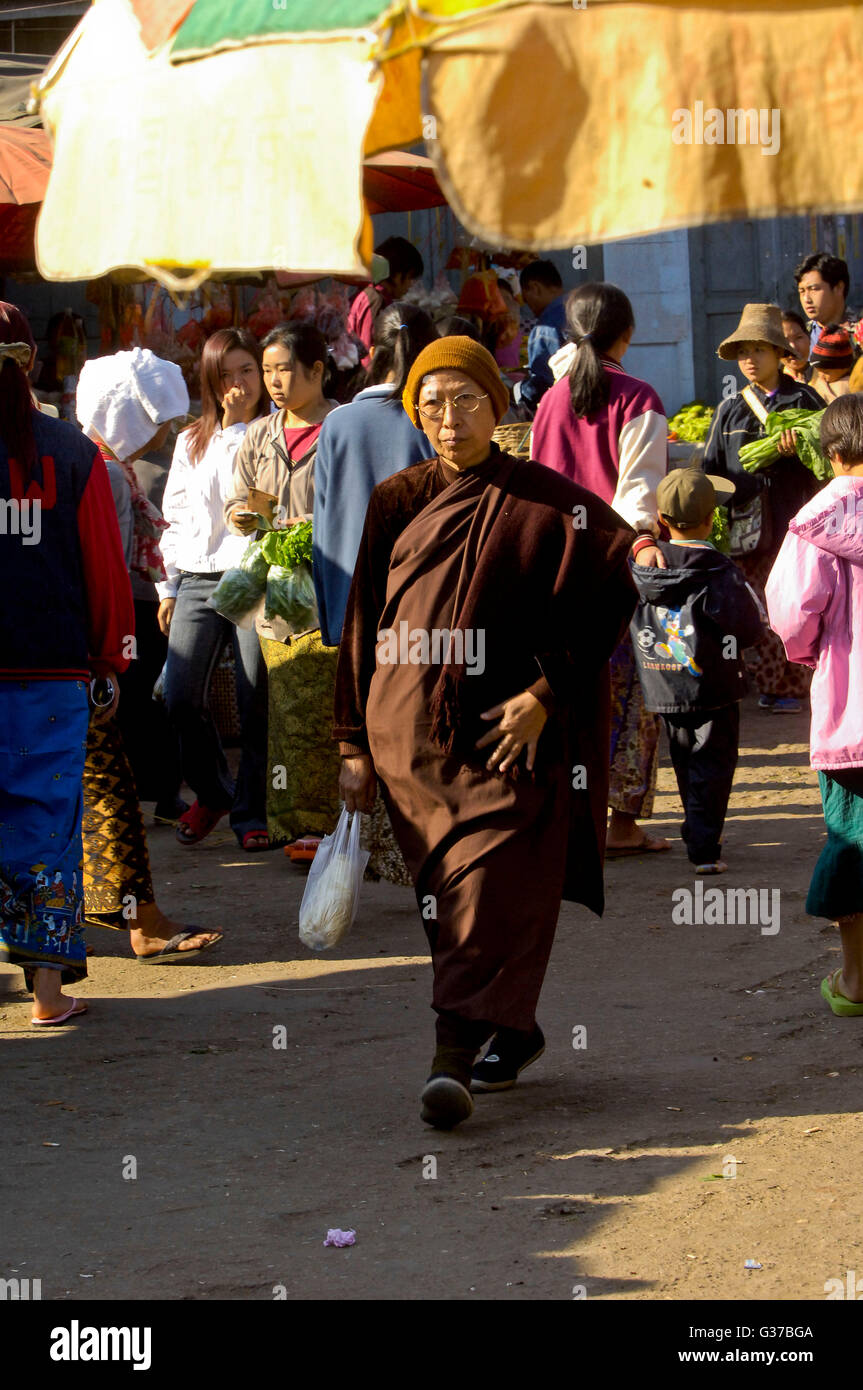 Asia, Middle East, Myanmar, Market Kengtung, women in traditional dress ...