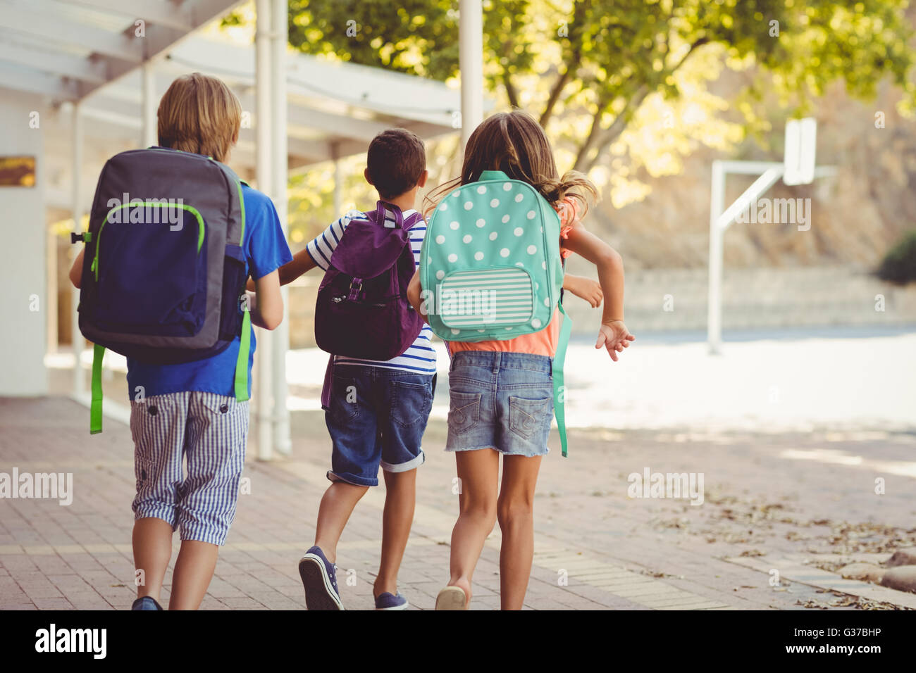 Primary kids running hi-res stock photography and images - Alamy
