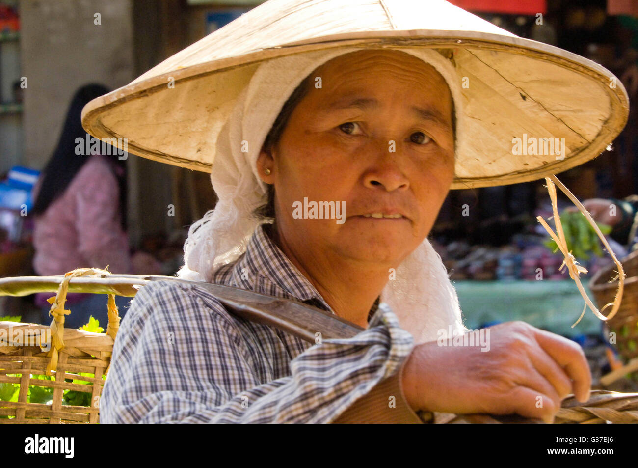 Asia, Middle East, Myanmar, Market Kengtung, women in traditional dress ...