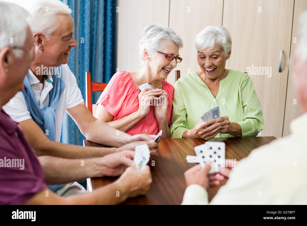 Seniors playing cards Stock Photo - Alamy