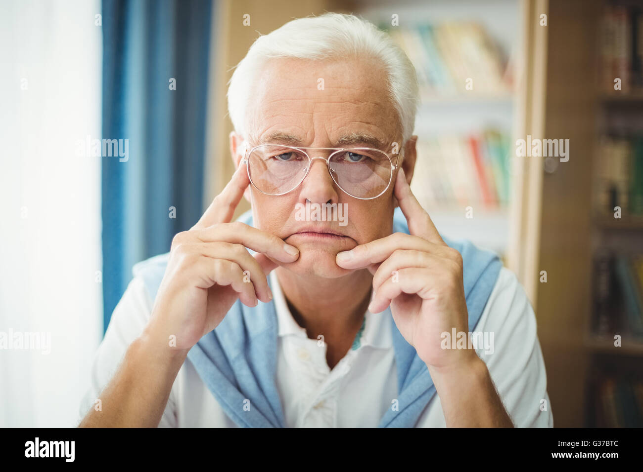 Sad table hi-res stock photography and images - Alamy