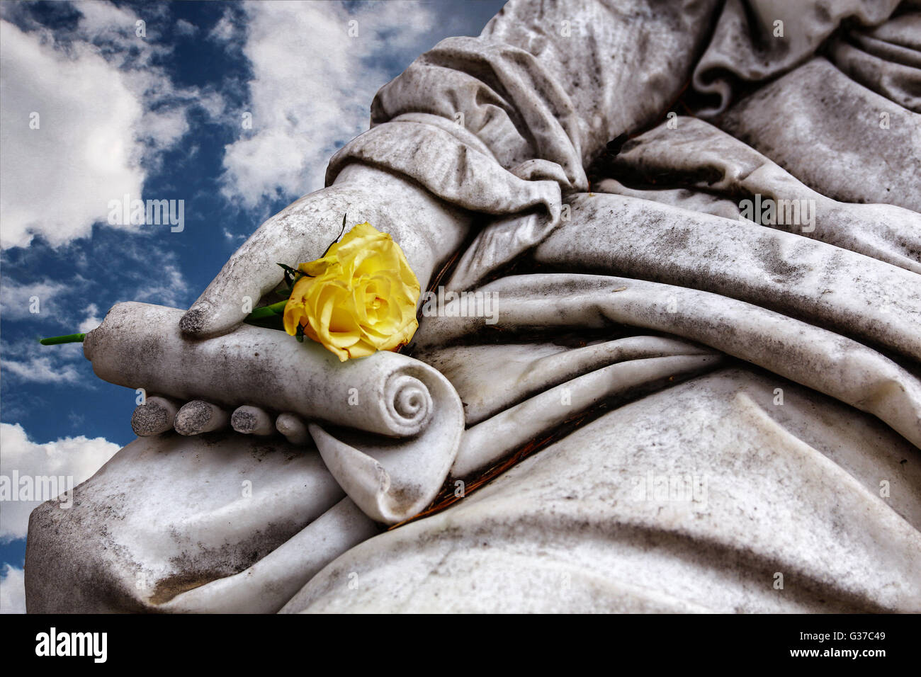 Cemetery statue detail Stock Photo - Alamy