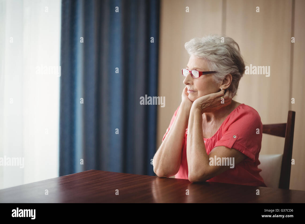 Senior table hi-res stock photography and images - Alamy