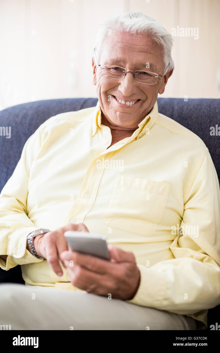 Senior citizen using smartphone High Resolution Stock Photography and ...