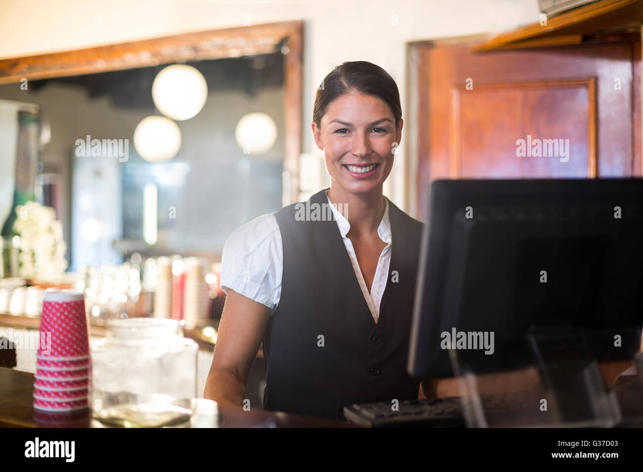 Happy waitress working at restaurant hi-res stock photography and ...