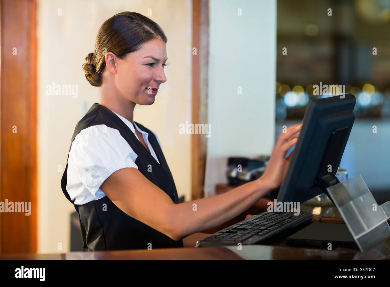 Counter computer hi-res stock photography and images - Alamy