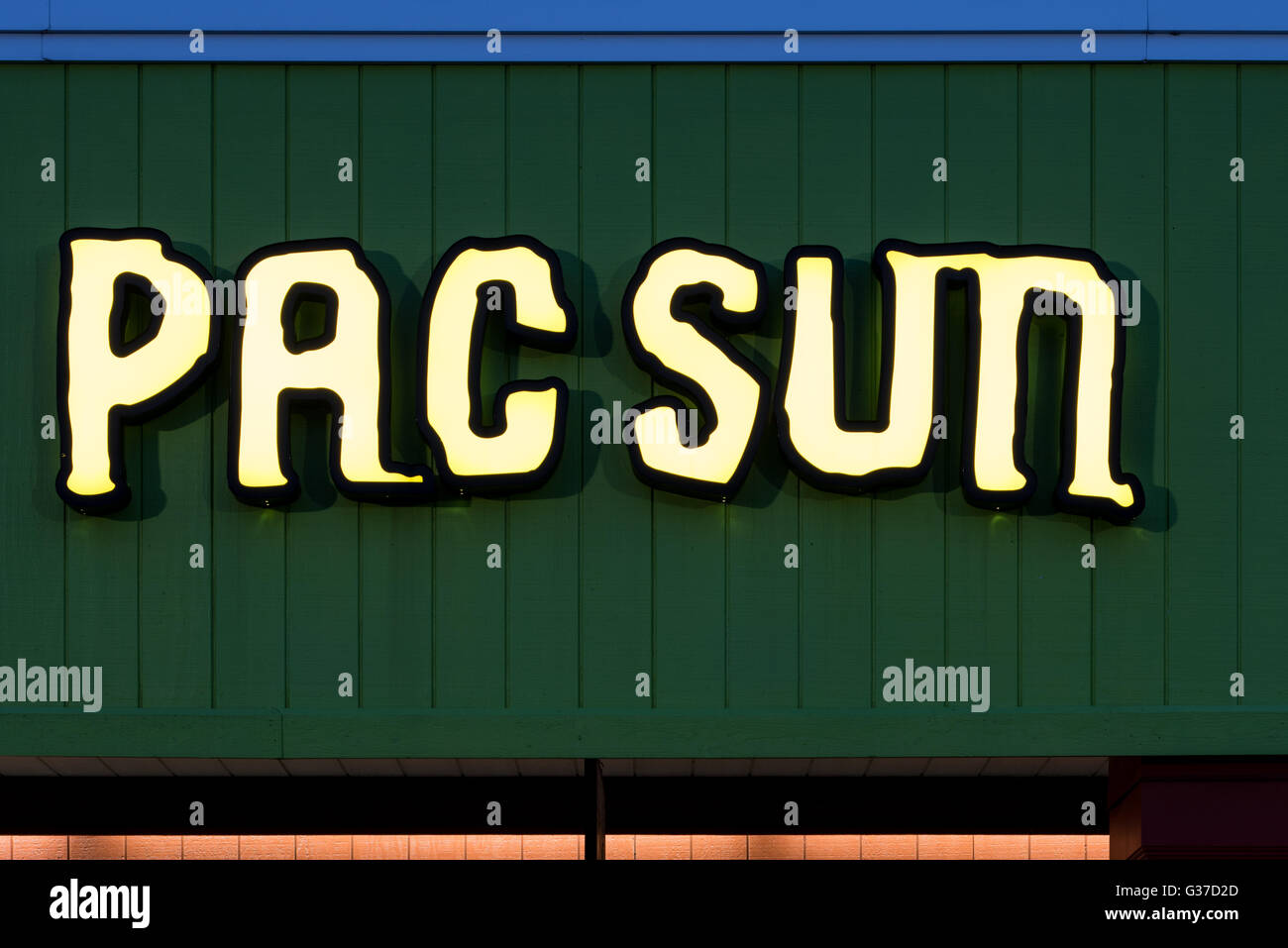 Pac sun hi-res stock photography and images - Alamy