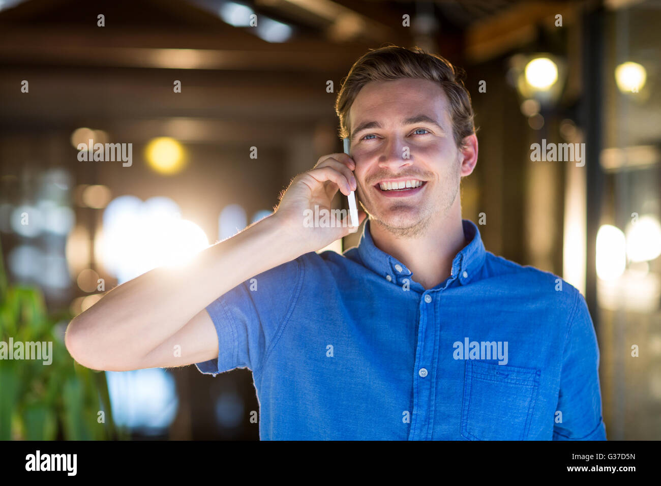 Mobile communication happy man hi-res stock photography and images - Alamy