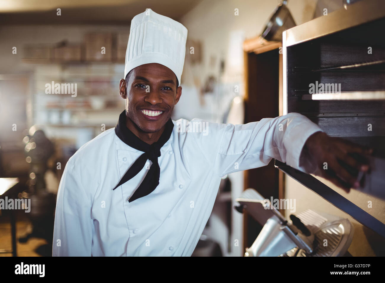 Black chef hi-res stock photography and images - Alamy