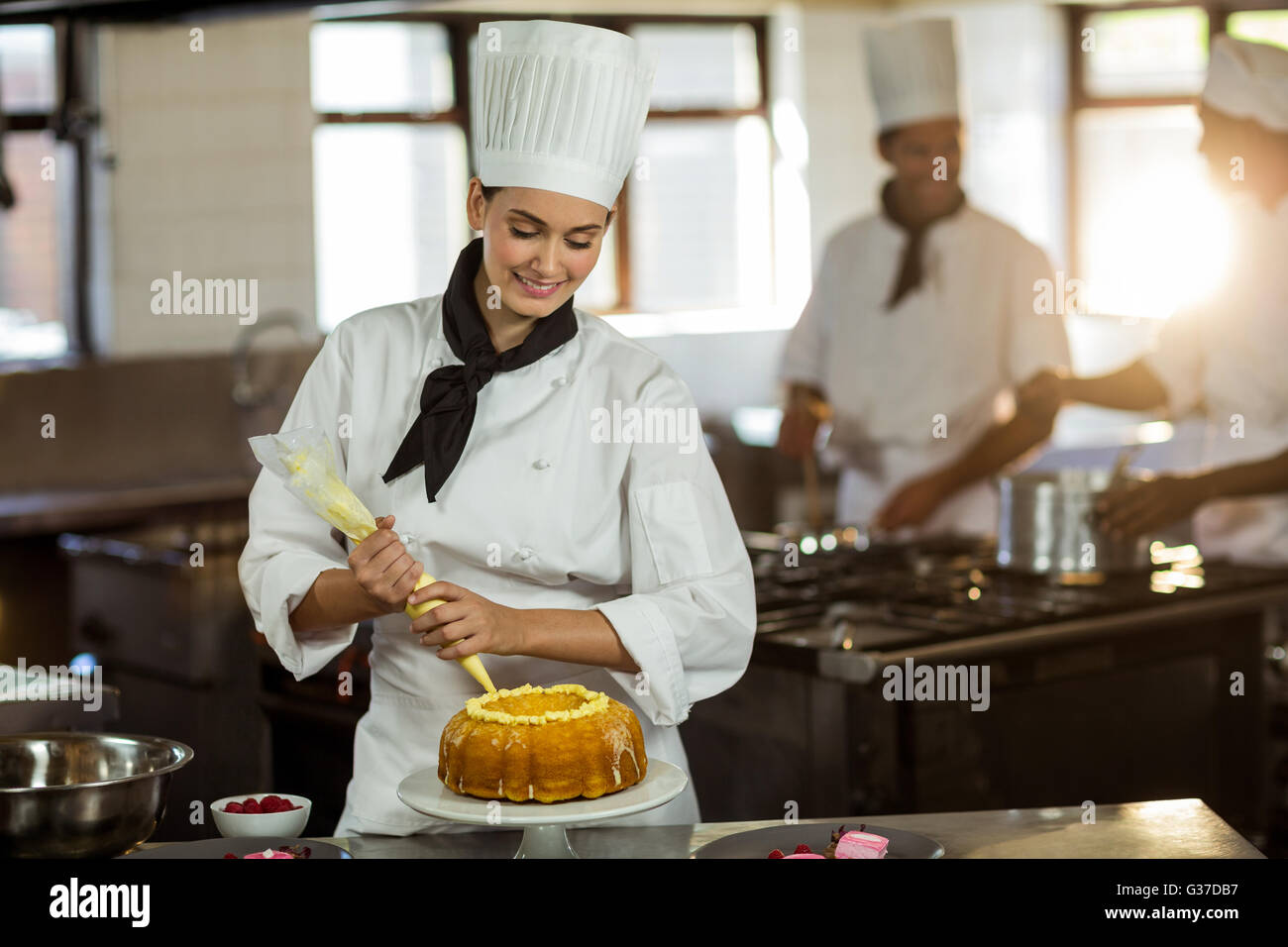 Piping cake hi-res stock photography and images - Alamy