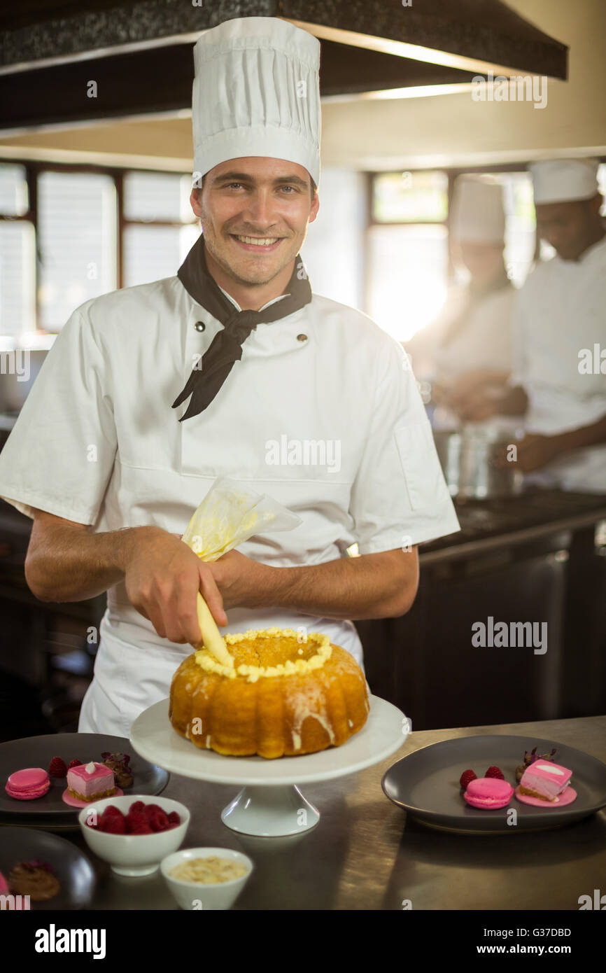 Icing piping hi-res stock photography and images - Alamy