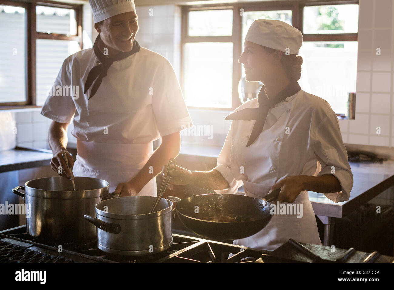 Chefs preparing food stove hi-res stock photography and images - Alamy