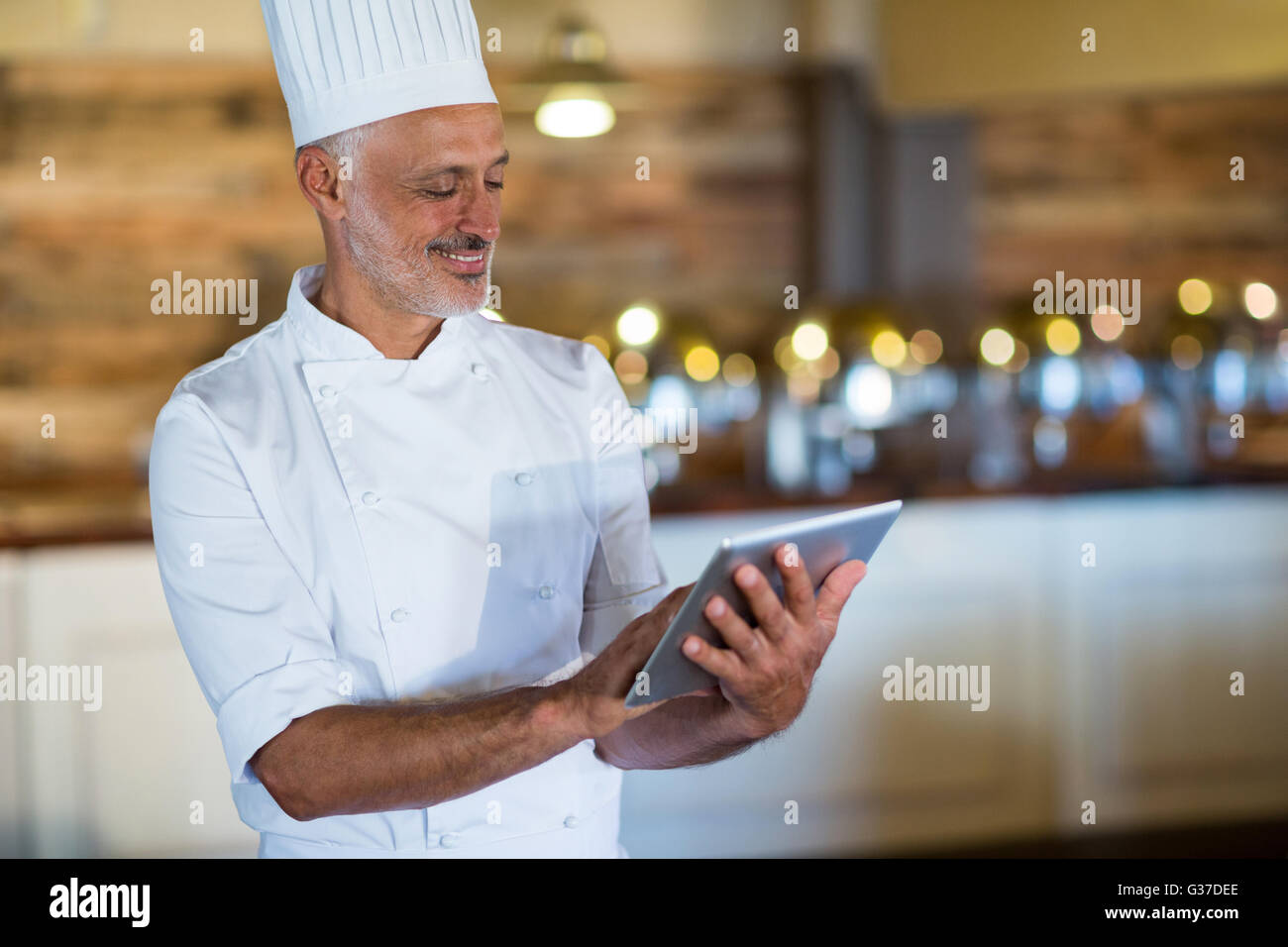 Chefs tablet hi-res stock photography and images - Alamy