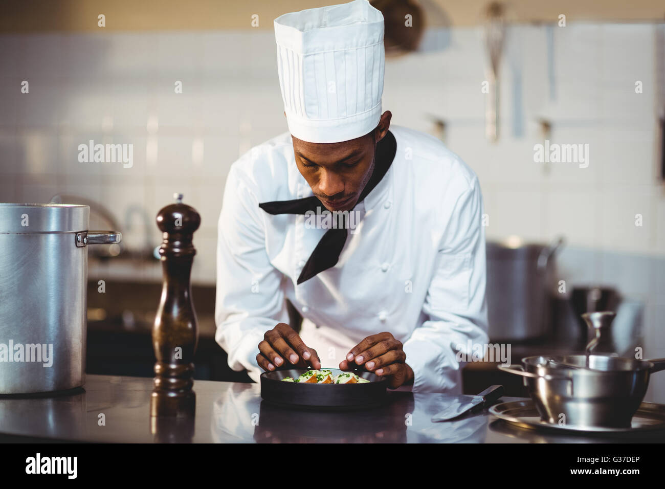 Salad presentation hi-res stock photography and images - Alamy