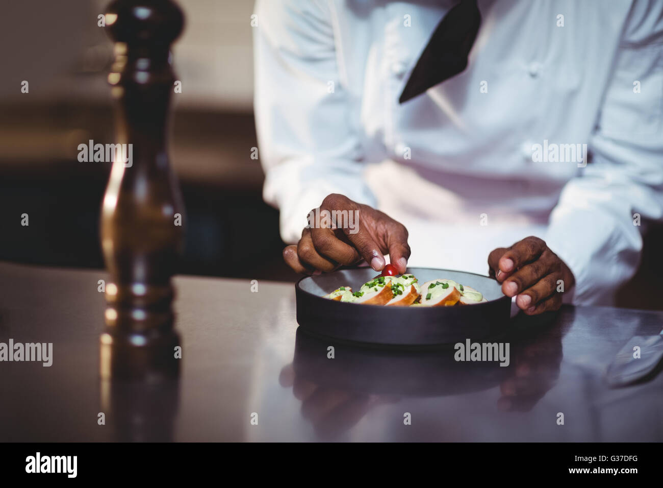Salad presentation hi-res stock photography and images - Alamy