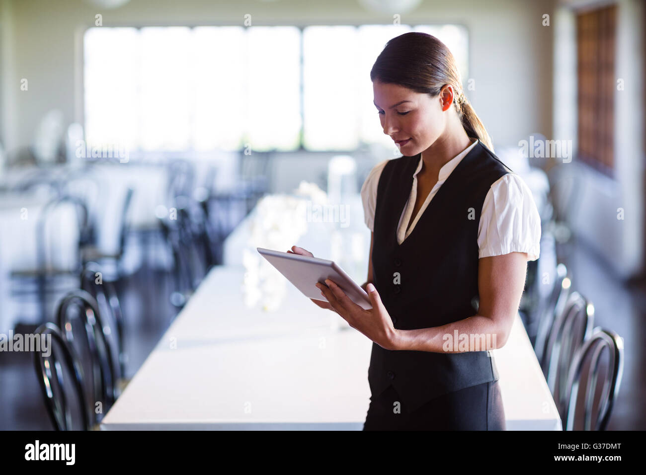 Waitress writing notes Stock Photo - Alamy