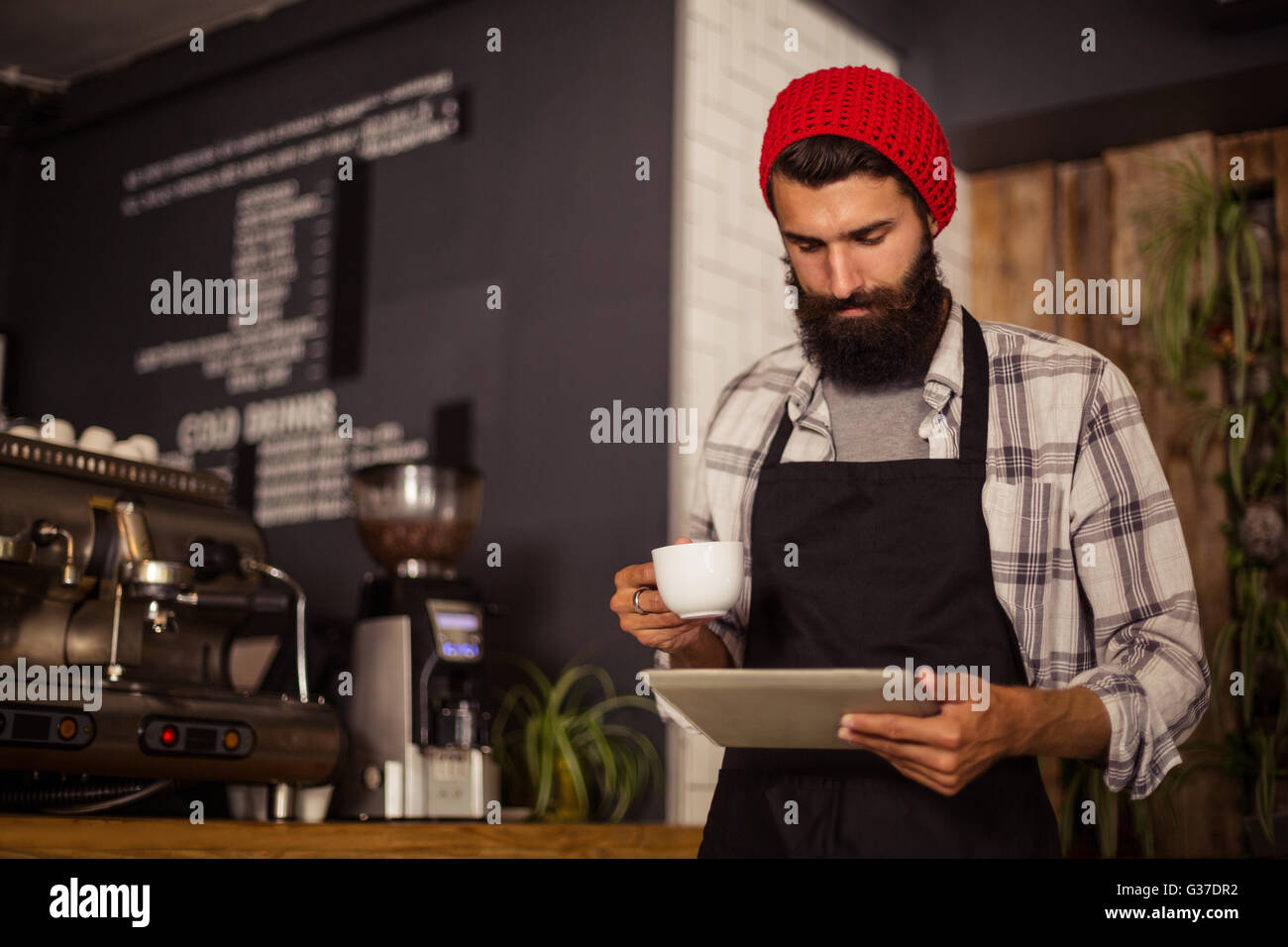 Waiter using a tablet computer Stock Photo - Alamy