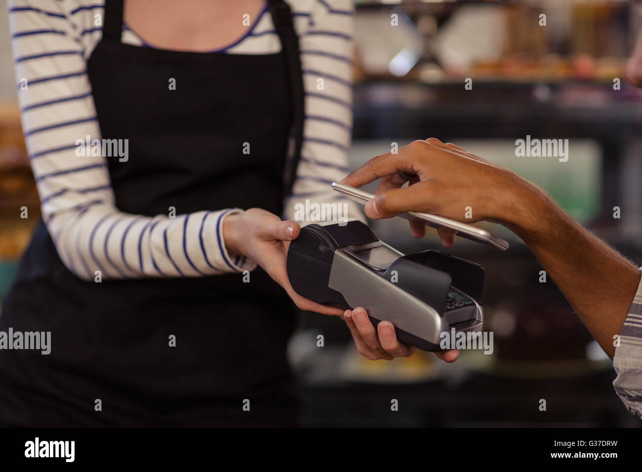 Credit card reader smartphone hi-res stock photography and images - Alamy