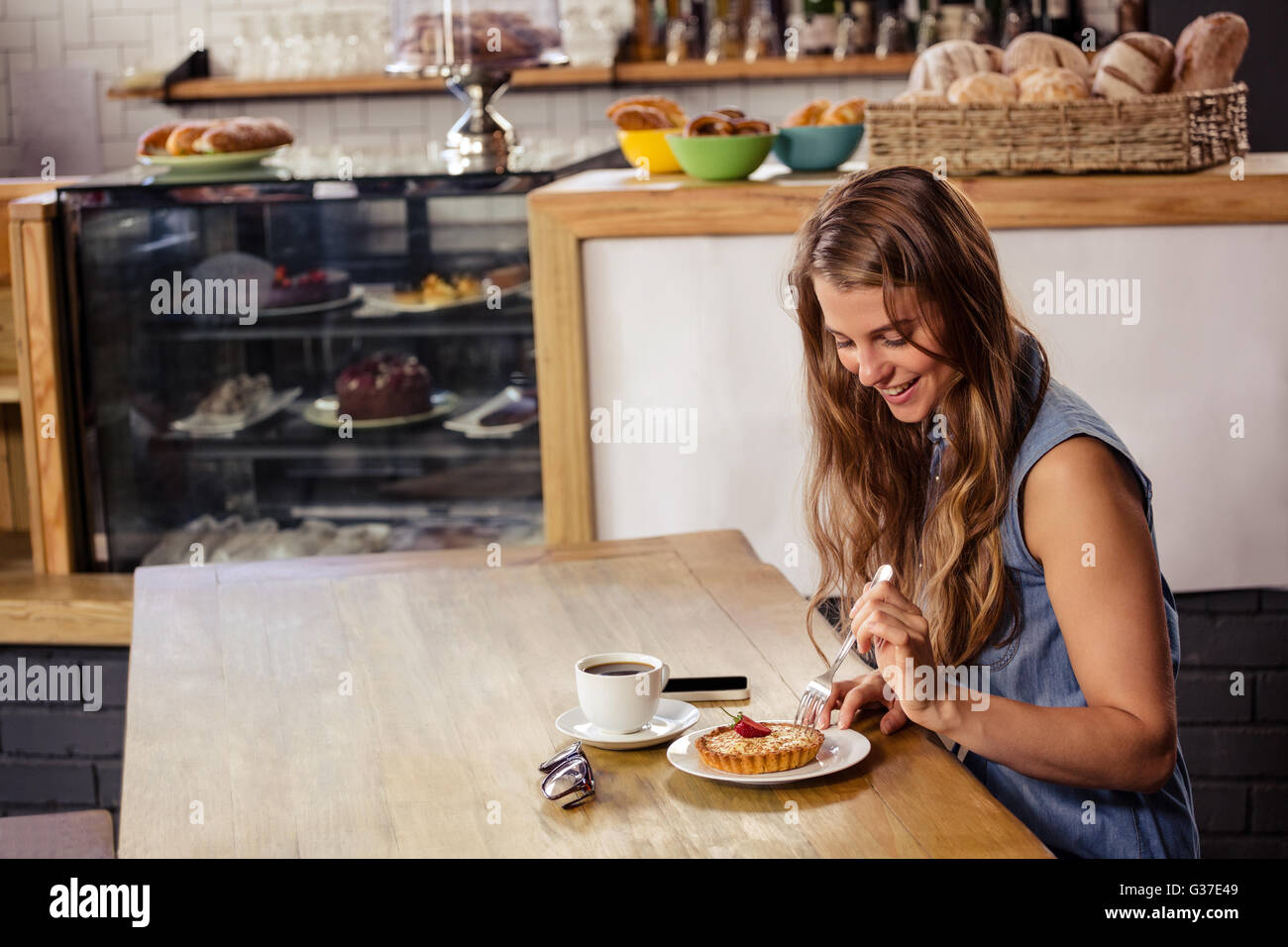 Casual girl eating a dessert Stock Photo - Alamy