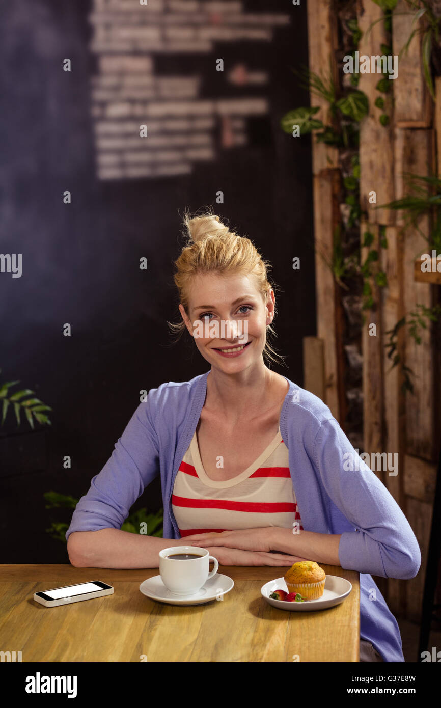 Fashionable woman sitting table hi-res stock photography and images - Alamy