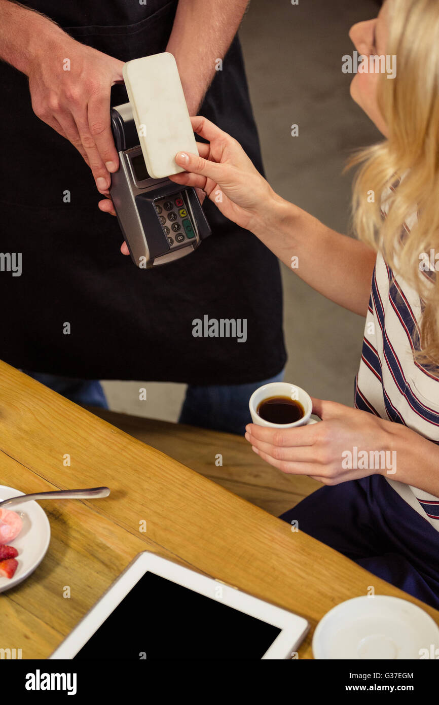 Woman paying coffee shop hi-res stock photography and images - Alamy