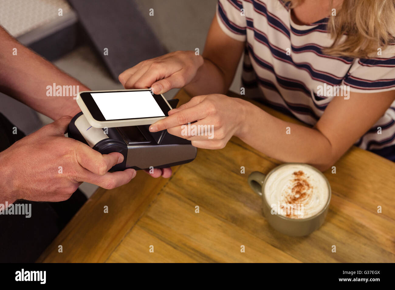 Mobile payment hi-res stock photography and images - Alamy